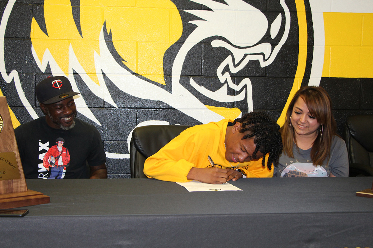 MPHS Senior Signs to Run Collegiate Track – Mount Pleasant High School